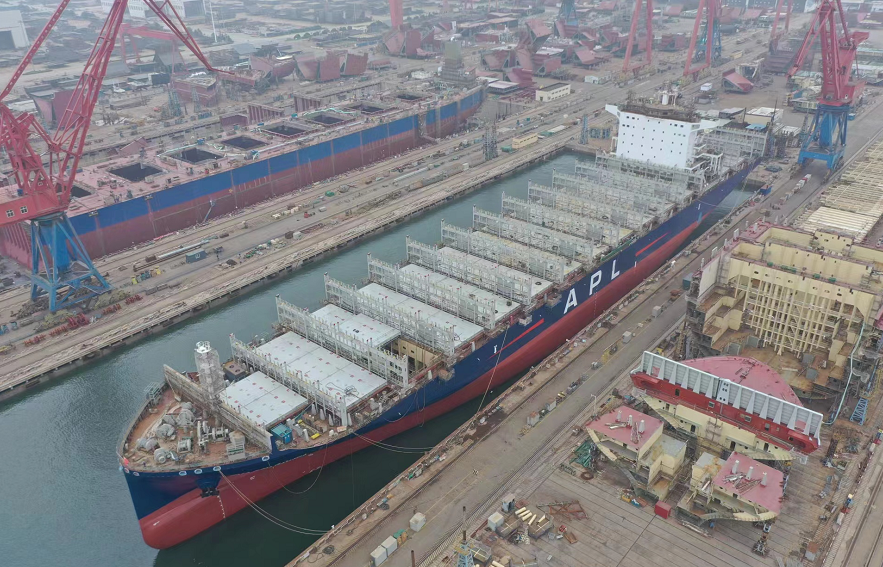 北海造船为达飞海运建造5500TEU集装箱船首制船顺利出坞